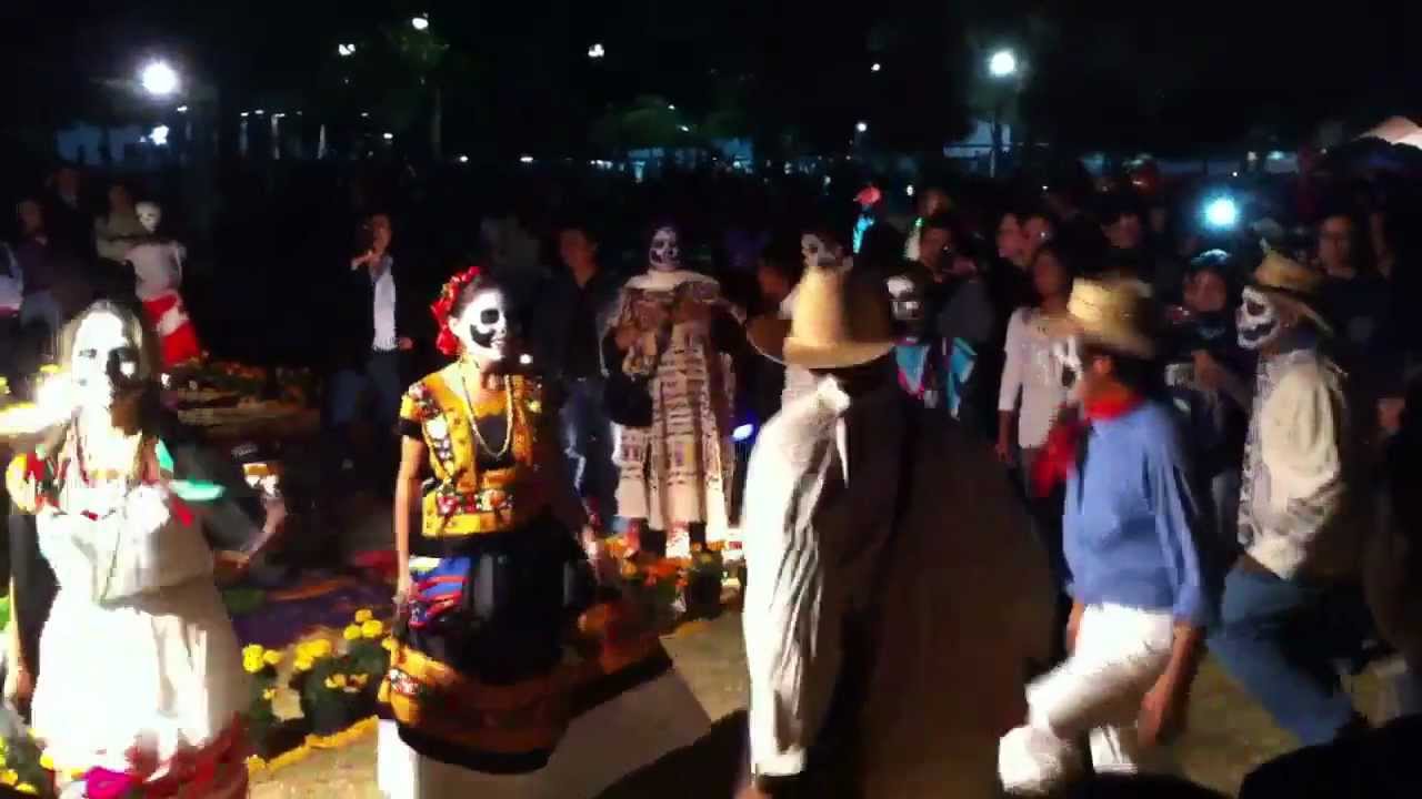 Baile de calacas jarochas día de muertos mexico - YouTube