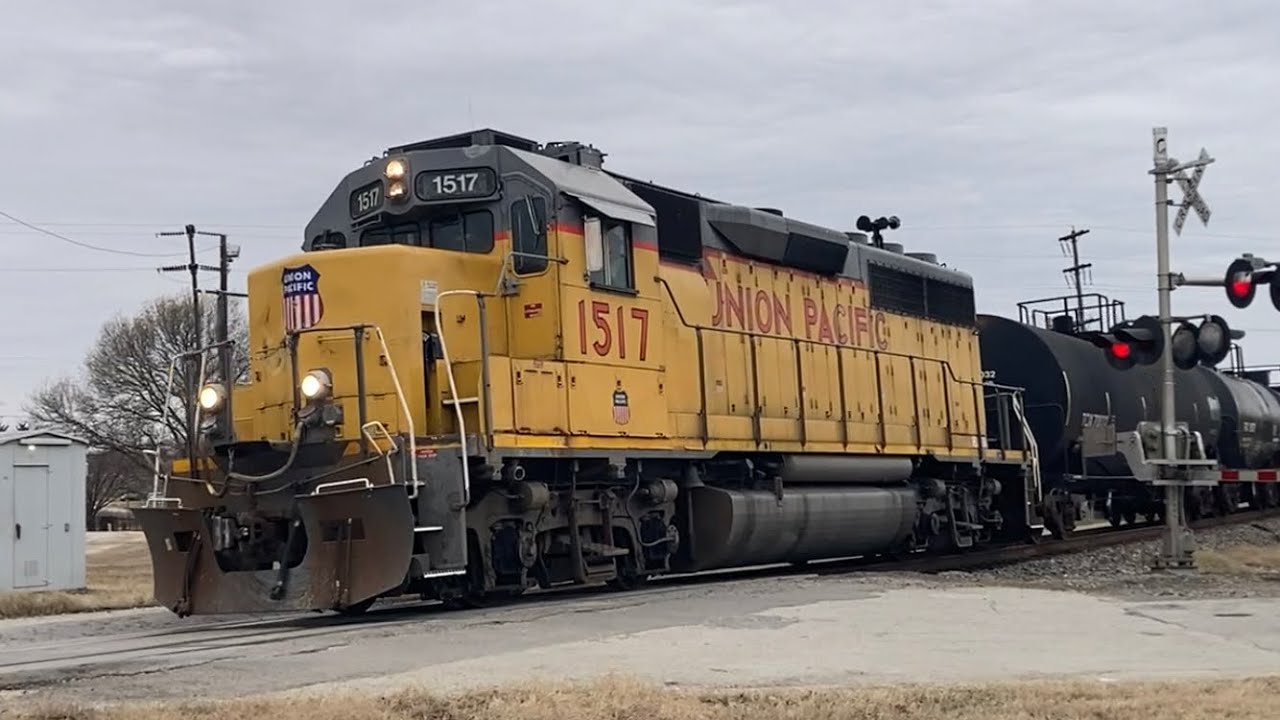 Union Pacific Local (LBC71) at Garrett, TX (January 20, 2025) - YouTube