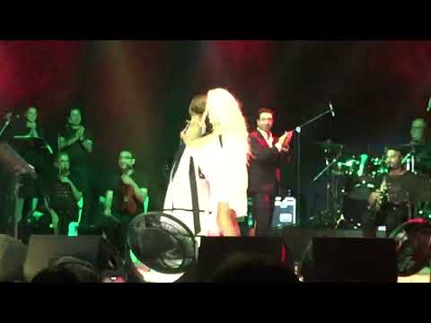 Sibel Can Cesme Acikhava Tiyatrosu Dans