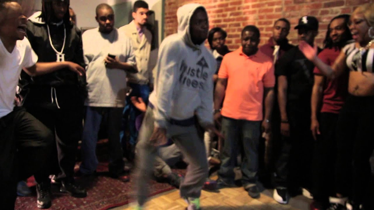 Baltimore Club Dancing (Battle Groundz) 4 on 4 - YouTube