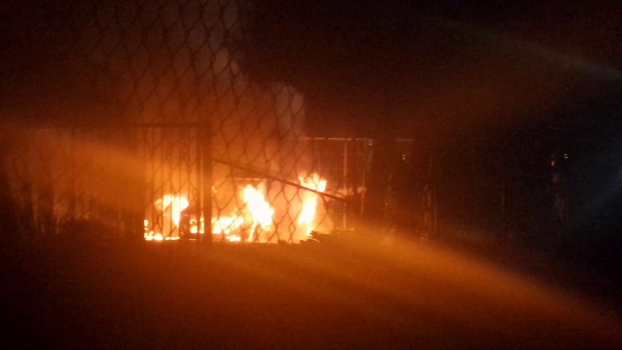 Brand verwoest auto compleet in Kerkrade 06-05-2017 - YouTube