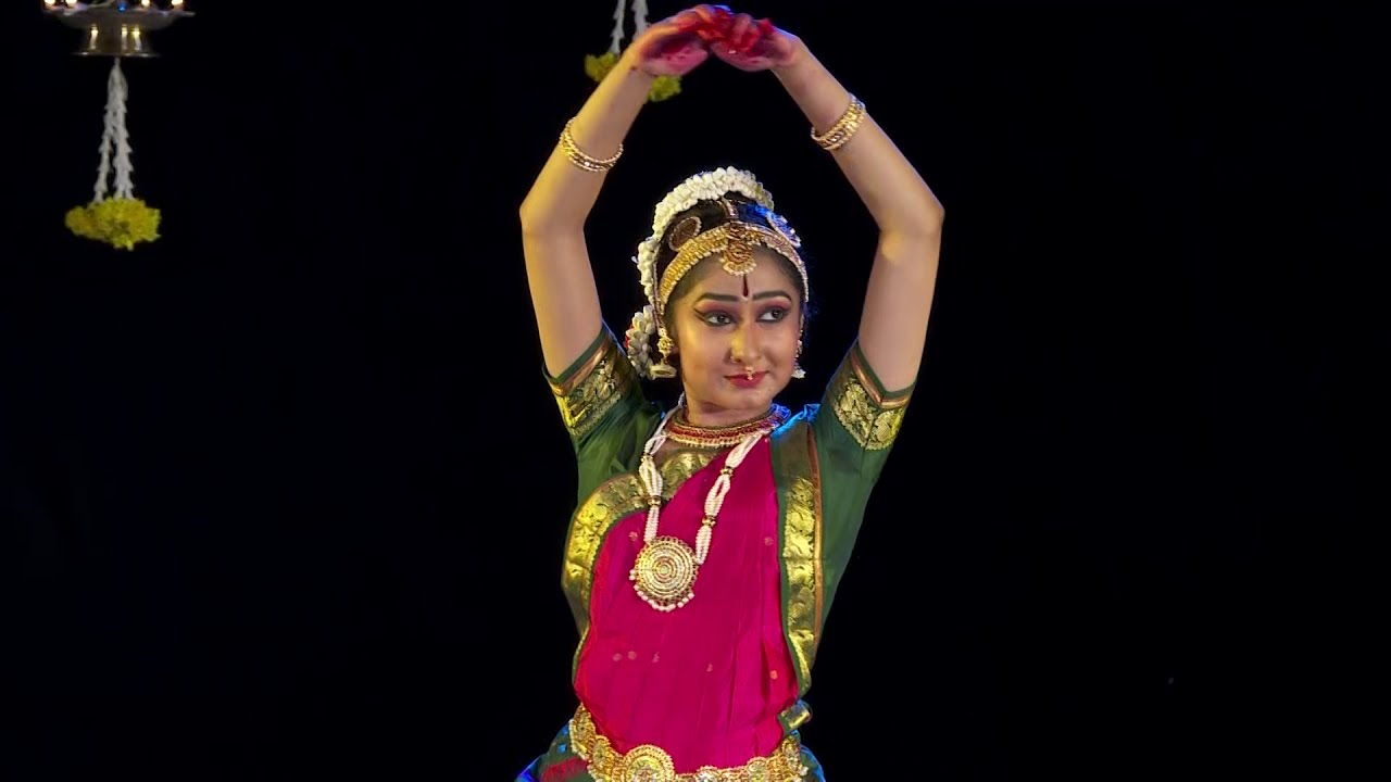 Bharatnatyam snake dance performed by sparsha reddy - YouTube