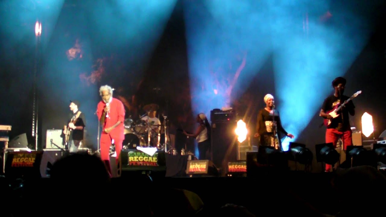 Max Romeo - chase the devil - Garance Reggae Festival 2011 - YouTube