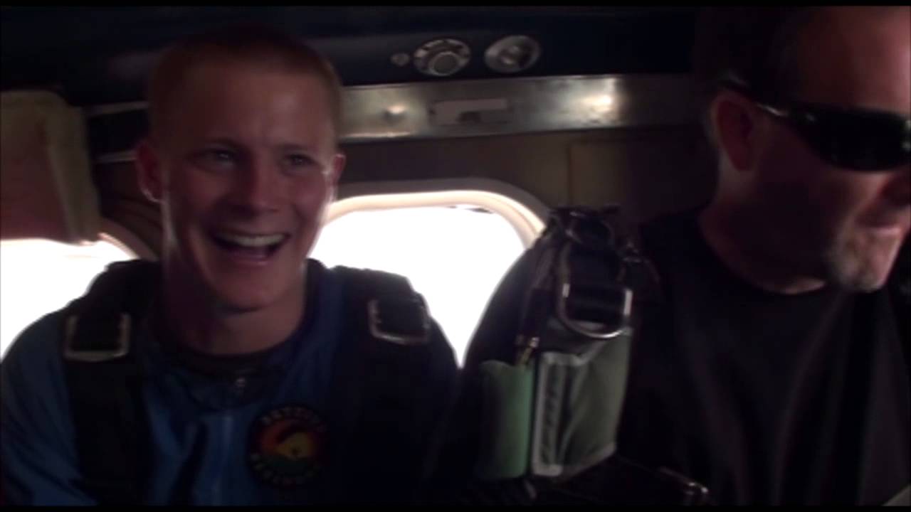 Thomas Freiling SKYDIVES!!!! - YouTube