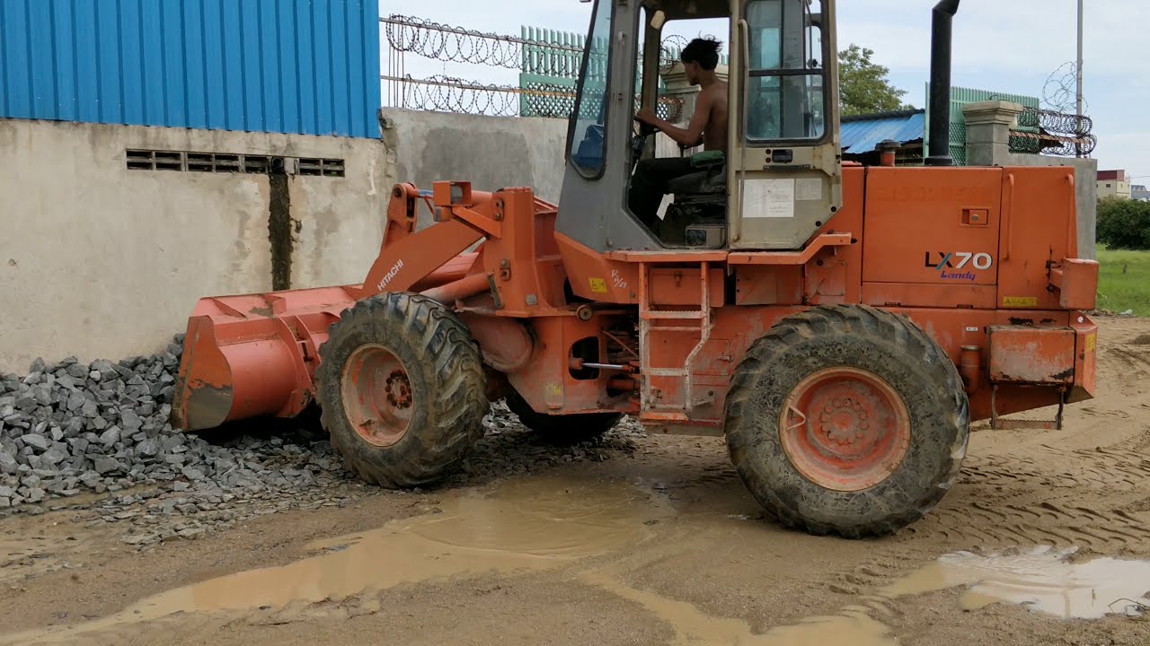 សាស័រ Wheel loader Hitachi LX70 ចូកថ្ម🚜 - YouTube