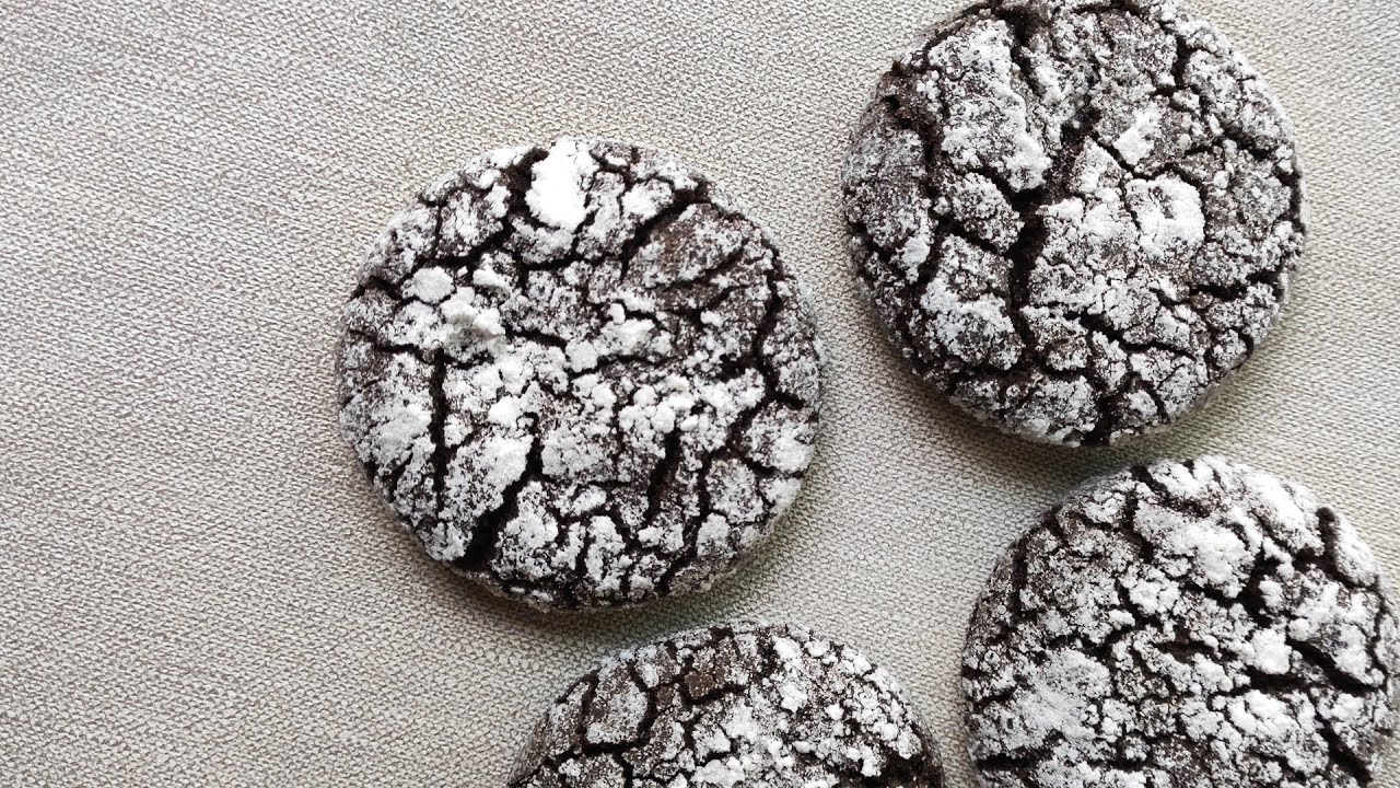 Chocolate Crinkle Cookies | Easy Moist Fudgy And Chewy Crinkle Cookies ...
