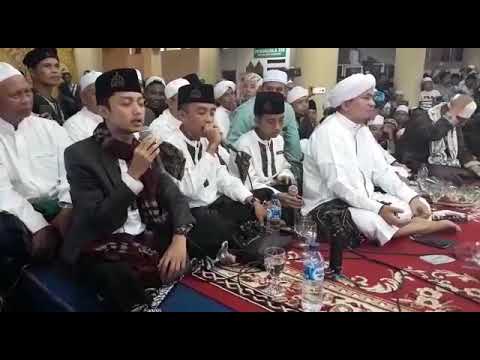Wajah cantik gus azmi live masjid agung bandung bersama KH. Salimul ...