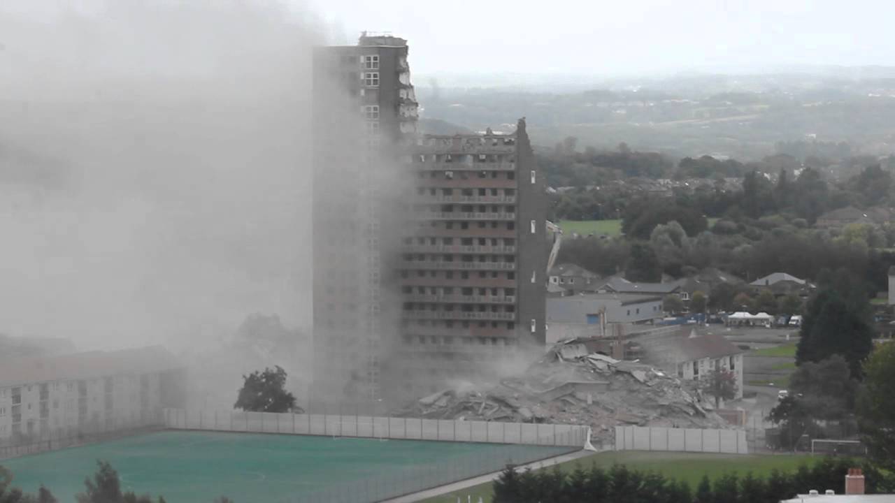 Tarfside Oval demolition in Glasgow on 20/09/2015 - YouTube