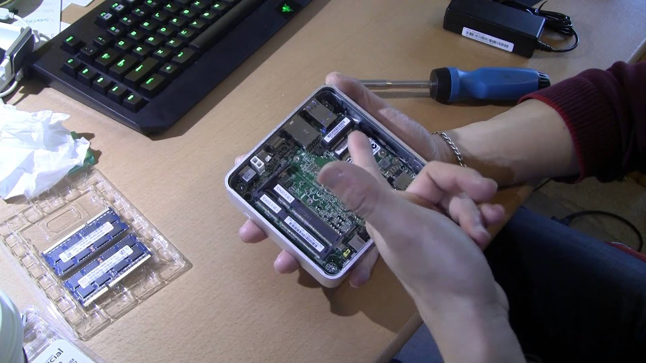 Intel NUC D54250WYK Unboxing & Memory Installation - YouTube