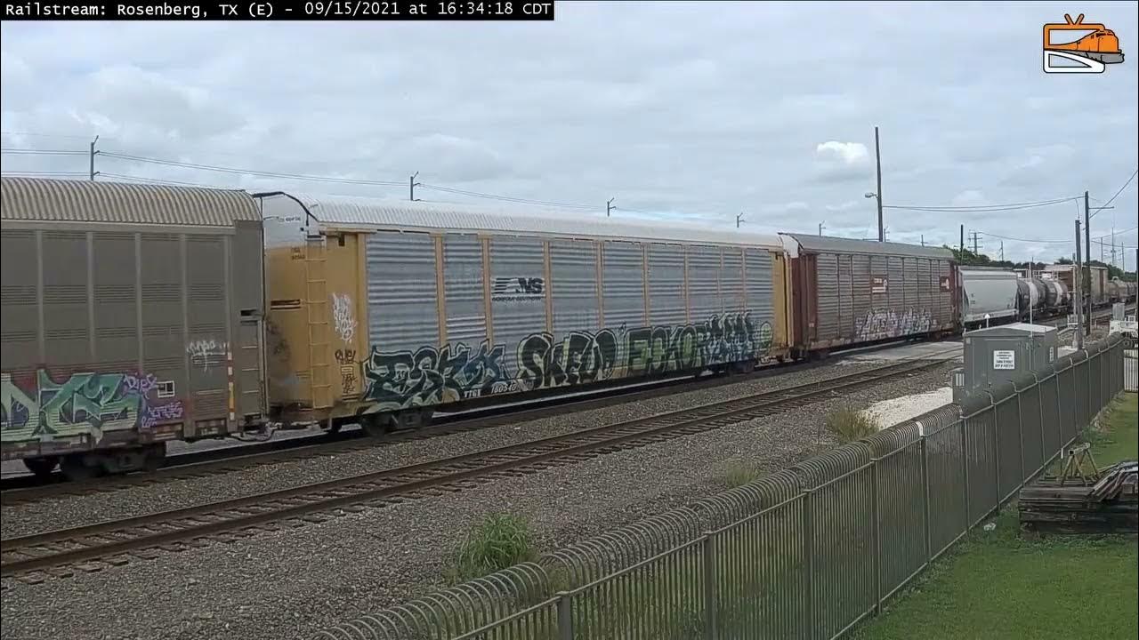 BNSF 3860 leads a manifest in with BNSF Warbonnet 737 and FXE 4016 in Rosenberg, TX - YouTube