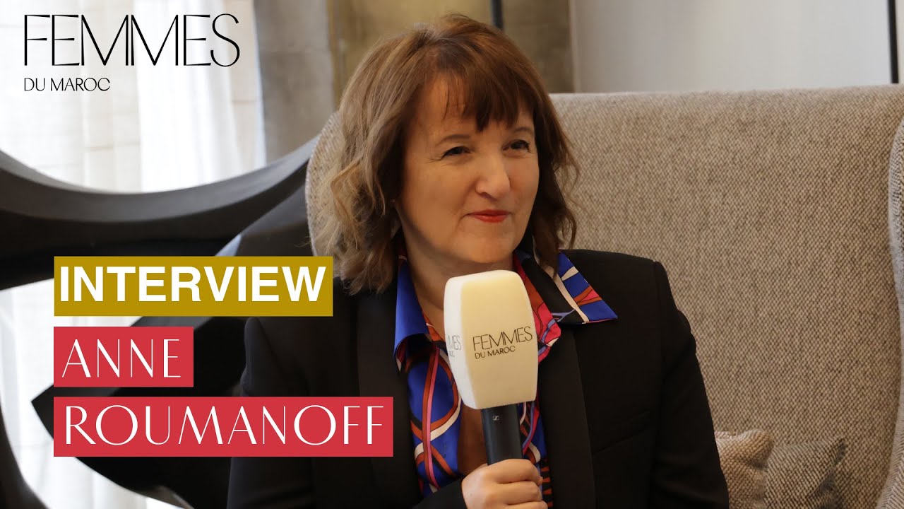L'interview rouge d'Anne Roumanoff - YouTube
