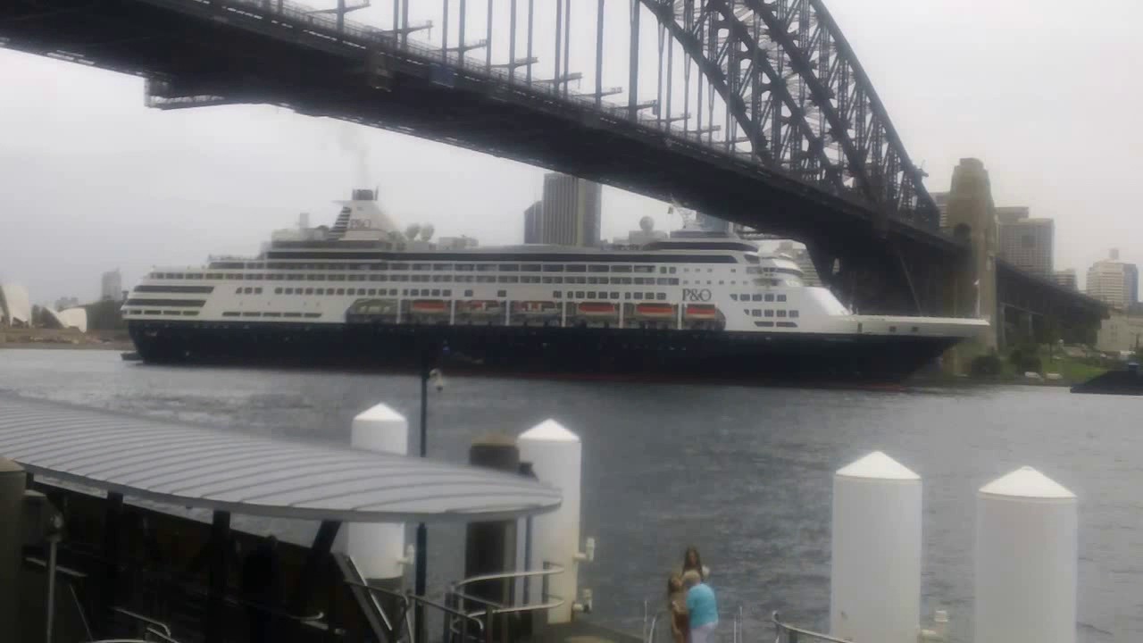 P&O Pacific Eden Harbour Bridge - YouTube
