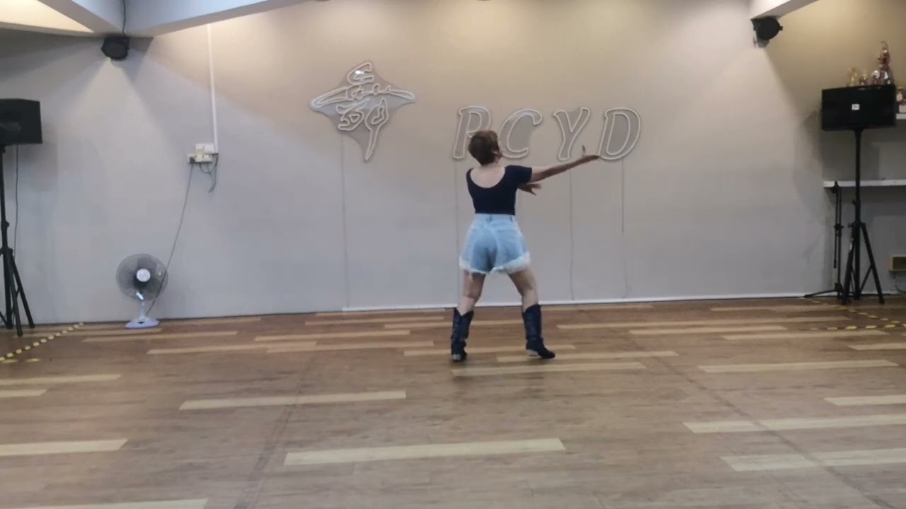 RUN DI ROAD LINE DANCE - YouTube