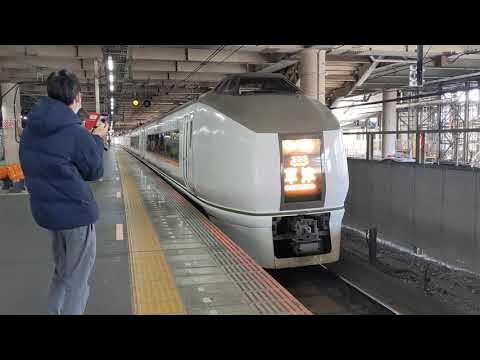 651系1000番台OM205編成 特急草津1号長野原草津口行き 熊谷駅発車 - YouTube