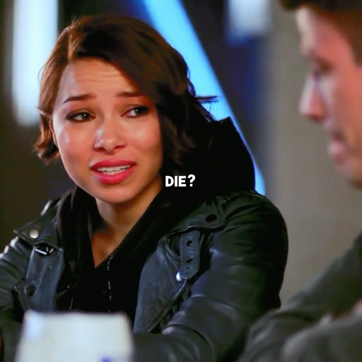 How many times did she time travel!? 😳 #theflash #barryallen # ...