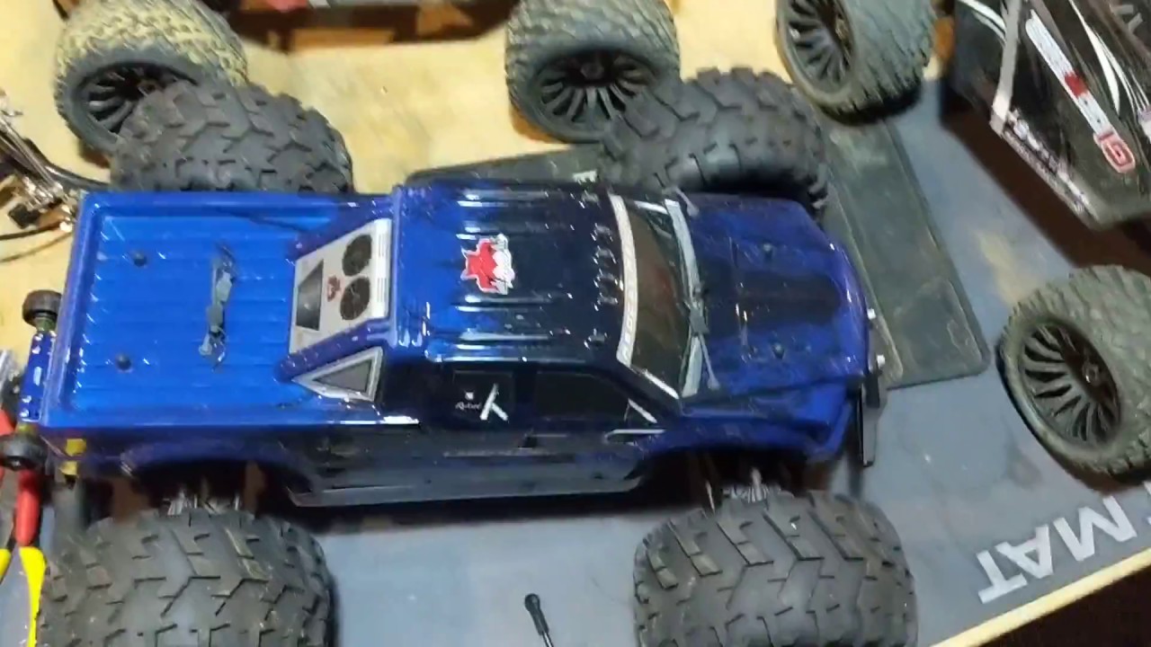 RedCat Landslide vs Terremoto 10 V2 Comparison Review RC 4X4 Monster ...