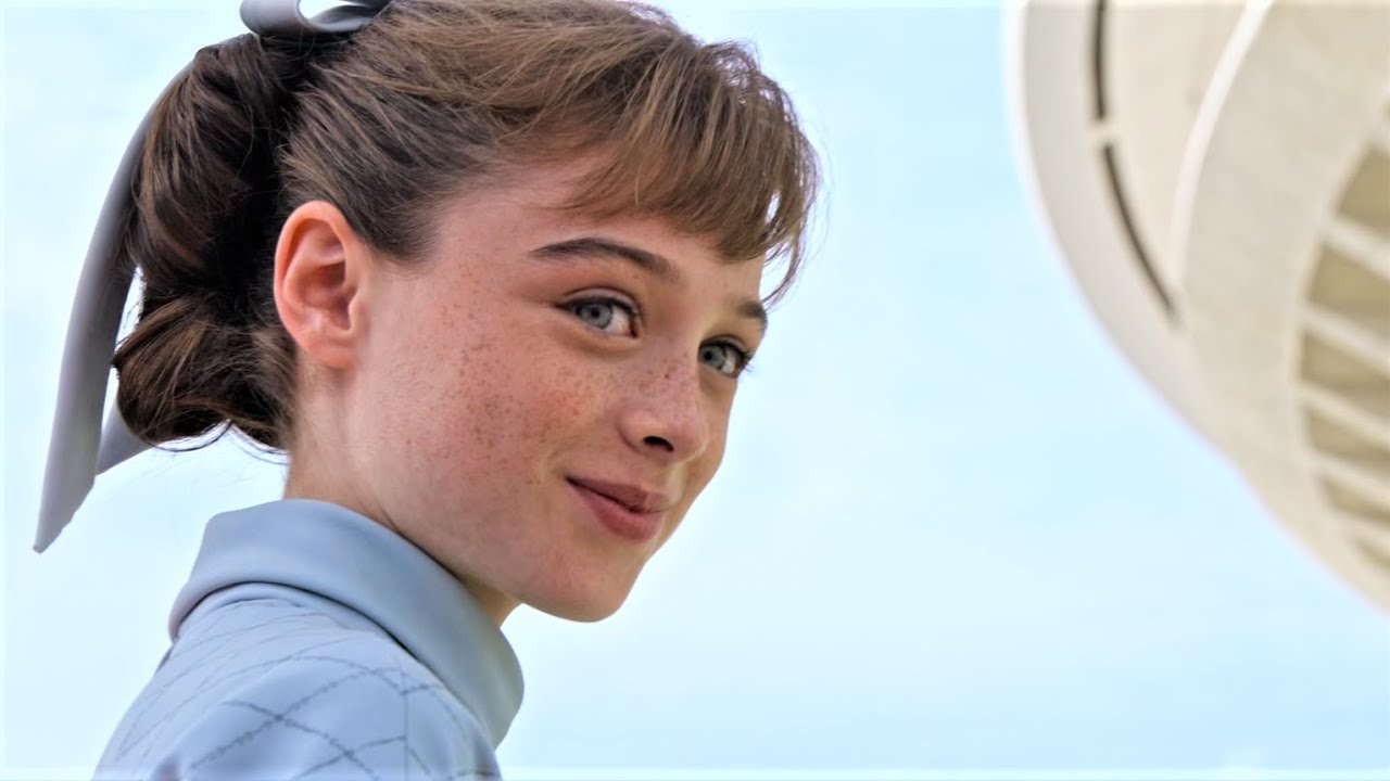 Young Woman Is Robot That Invites Chosen Geniuses To The Future World ...