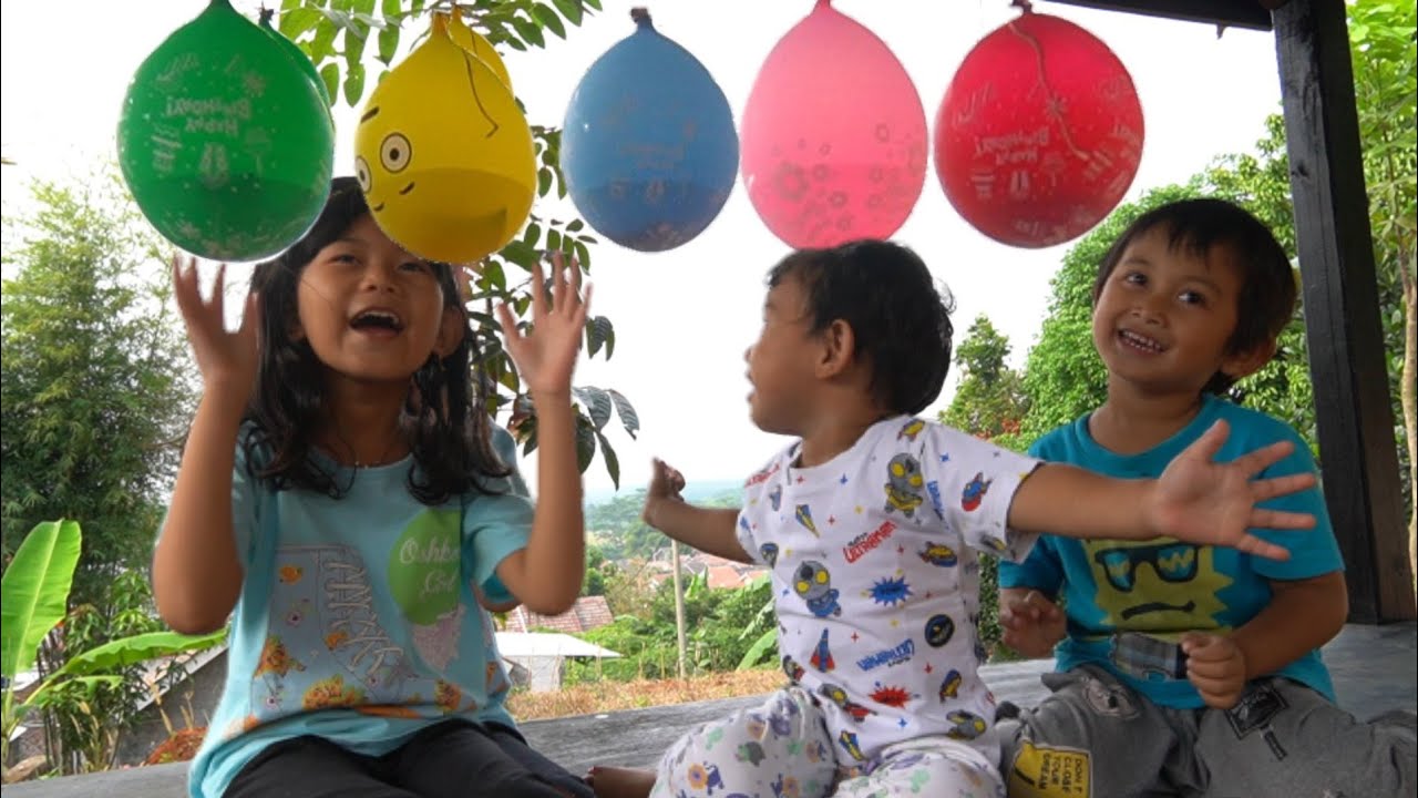 SURPRISE | BERMAIN PECAH BALON ISI AIR - Finger family song learn color ...
