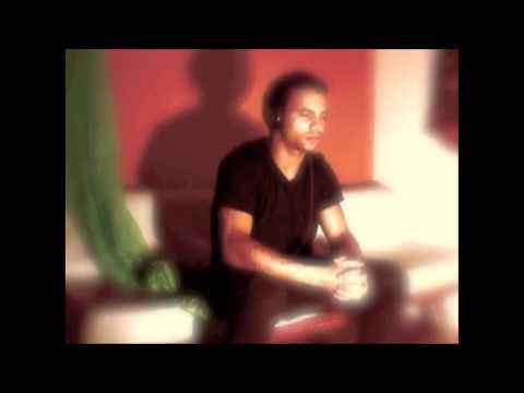 S&M (Bellamy dancing to Rihanna) - YouTube