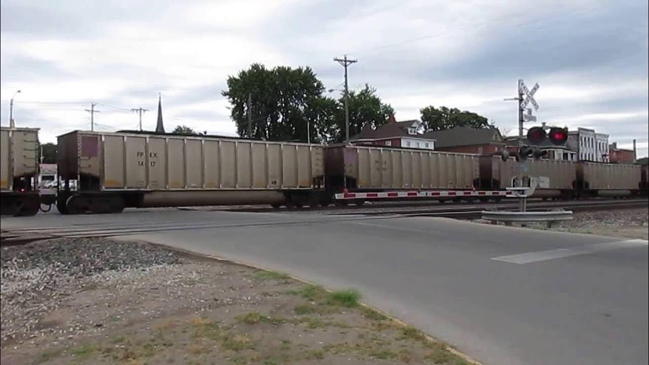 Westbound BNSF 8792 and CSX 3199 on the BNSF - YouTube