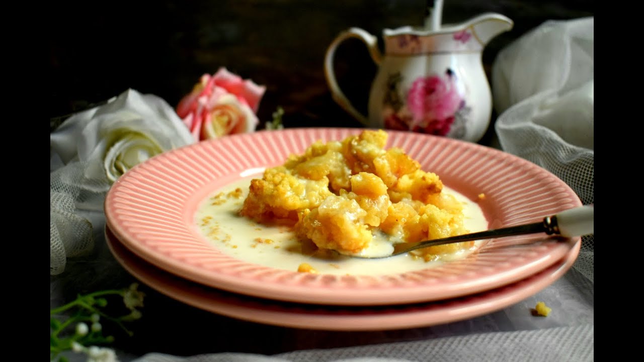 Apple Crumble soft Jamy apple filling topped with crispy cookie crumb ...