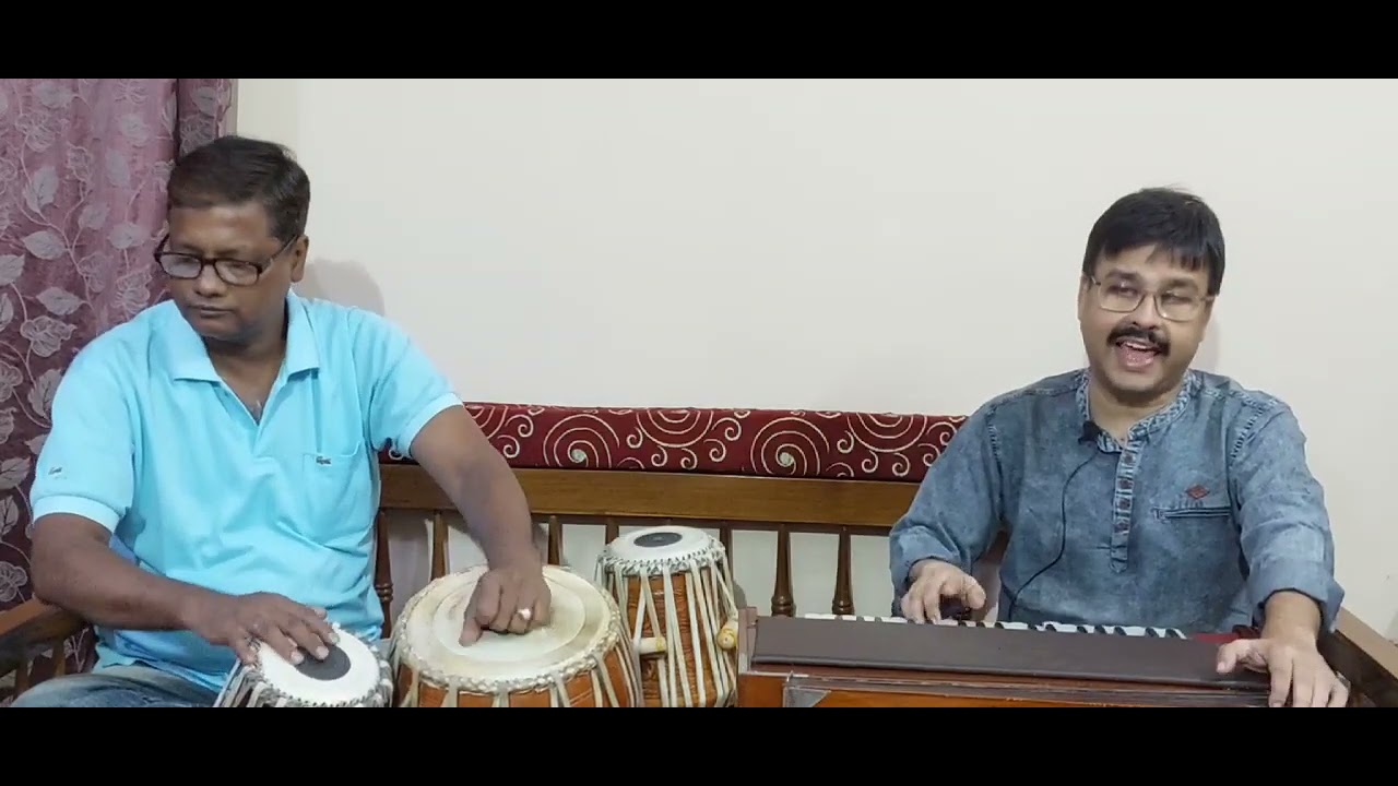 একই অঙ্গে এত রূপ | Eki Onge Eto Roop | | Manna Dey| Suman Roy - YouTube