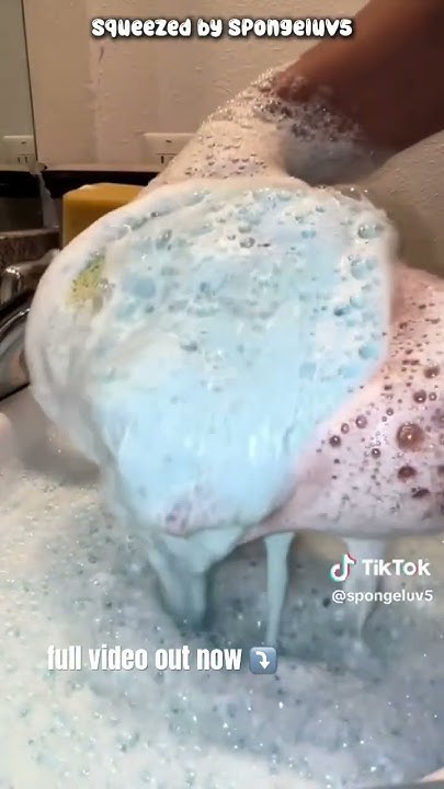 BLUE SUDSY SPONGE RINSE SQUEEZES | ODDLY SATISFYING SPONGE SQUEEZING ASMR | RELAXING CLEANTOK ...