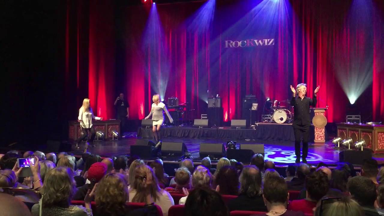 Sharpie dancing at Rockwiz LIve in Frankston - YouTube
