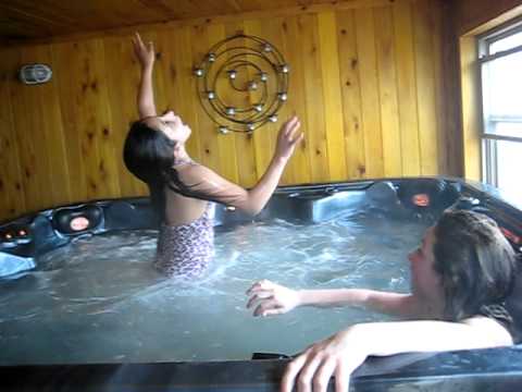 savannah farting in jacuzzi