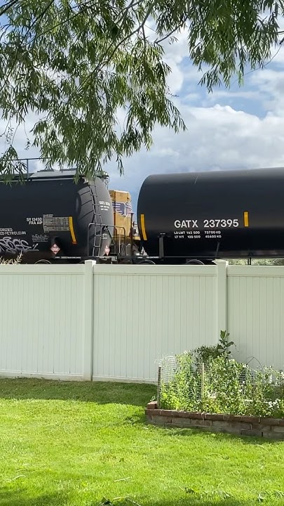 UP 8384 leads the light movement, Rescues a southbound Union Pacific Manifest - YouTube