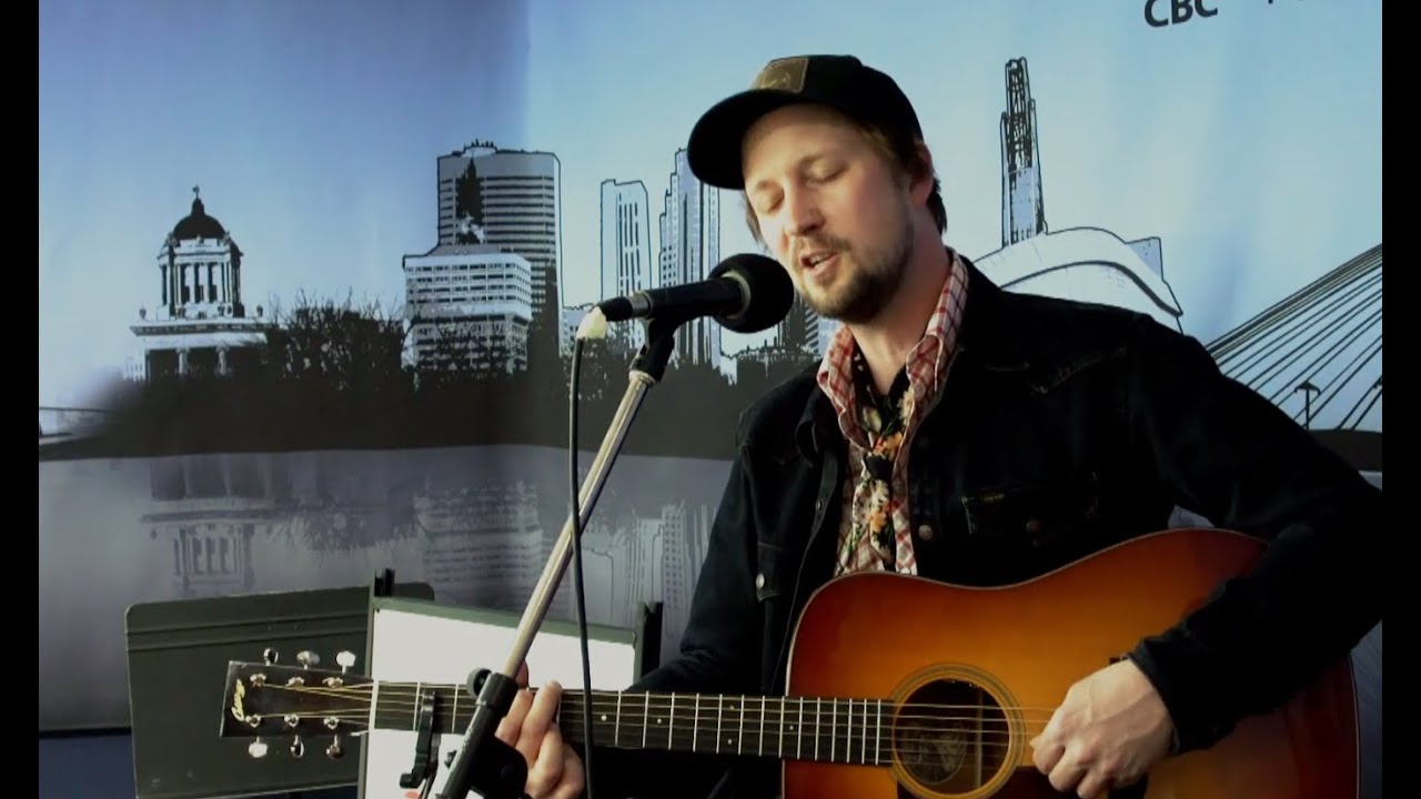 Musician Del Barber performs live in CBC Manitoba's studio - YouTube