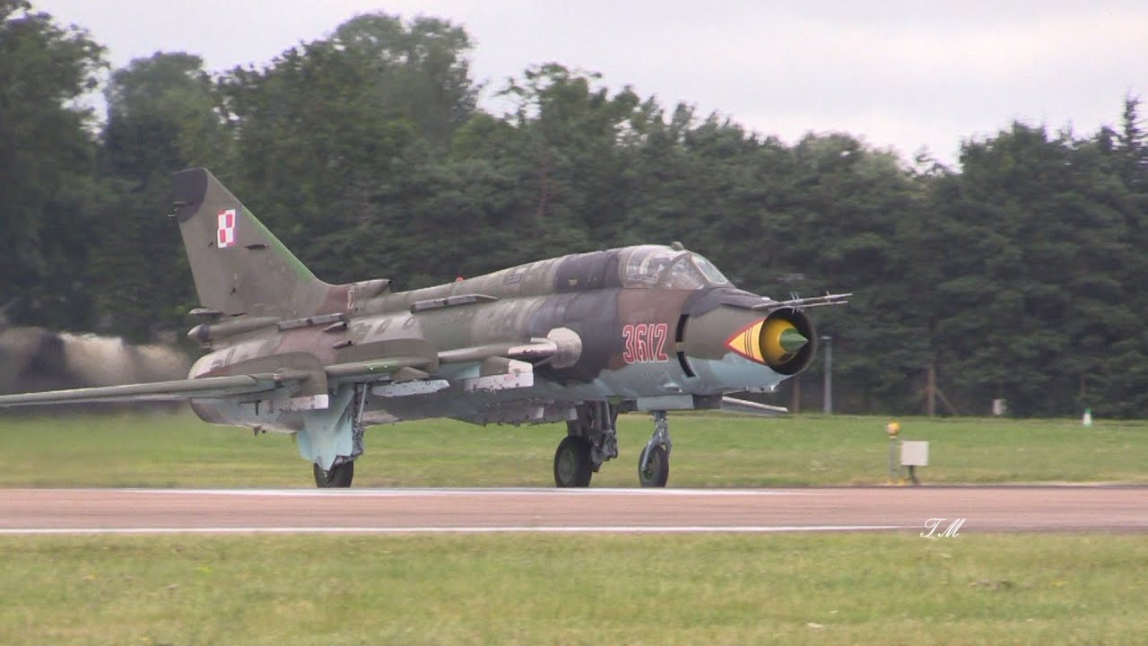 Su-22 géppár a " RIAT - 2014 " Anglia HD - YouTube
