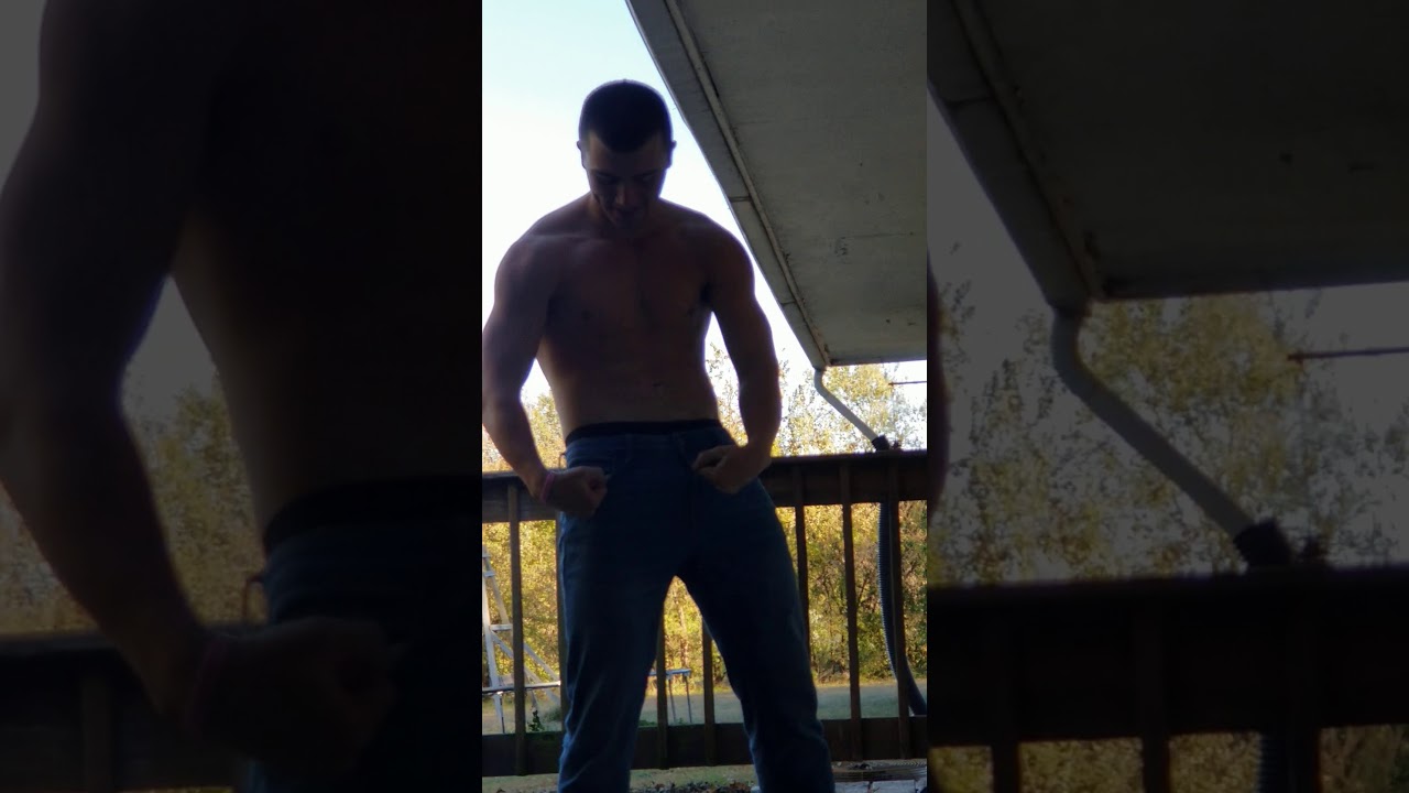 Johnny flexing - YouTube