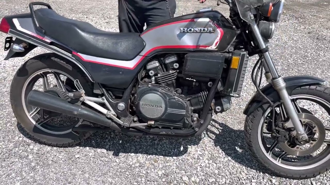 LOT 1108 - 1985 HONDA SABRE 700 - YouTube