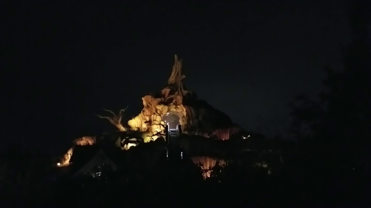 Disneyland Splash Mountain at Night March 19, 2018 - YouTube