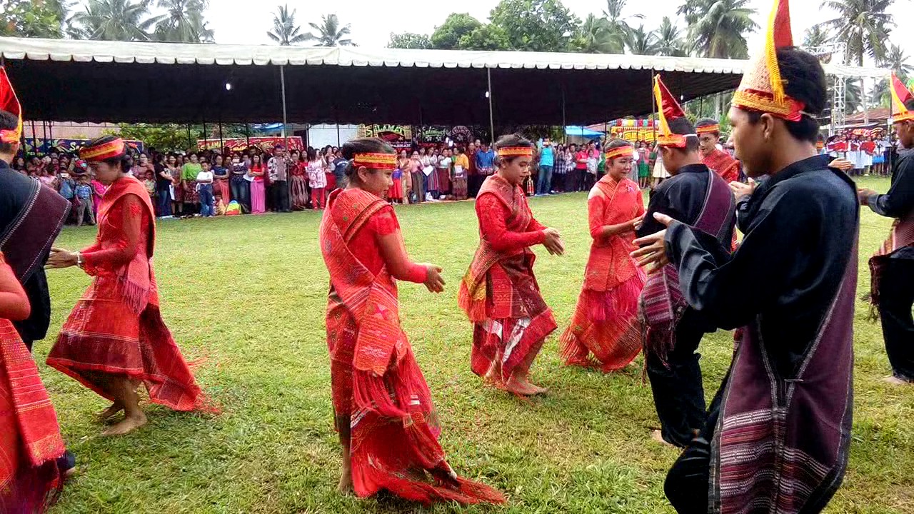Tarian BATAK TOBA SMP RK DELI MURNI DELITUA - YouTube