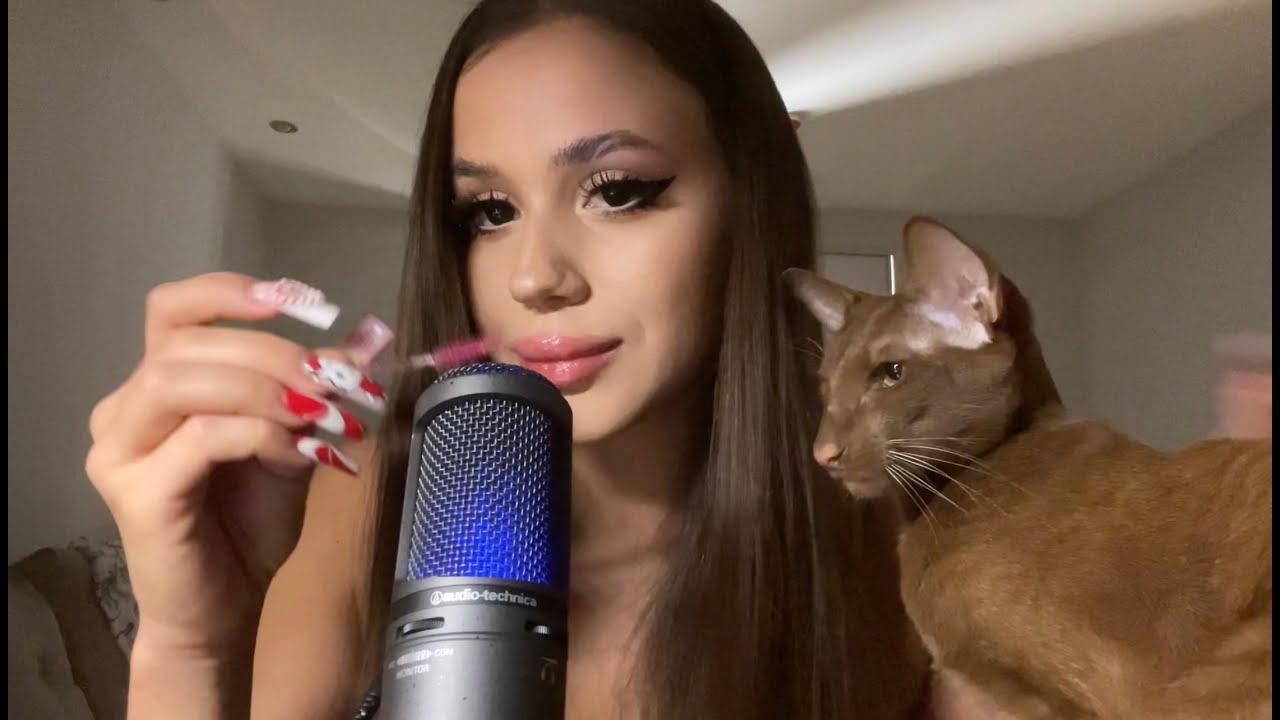 ASMR with my cat | my two favourite lipglosses (mouth sounds, hands ...
