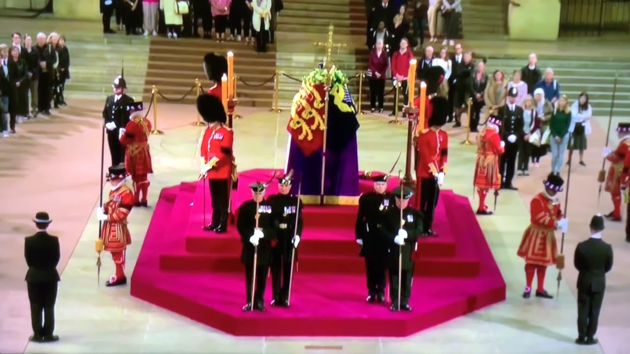 Guard passes out, Queen Lying in State in Westminster Hall, 9/14/2022 ...
