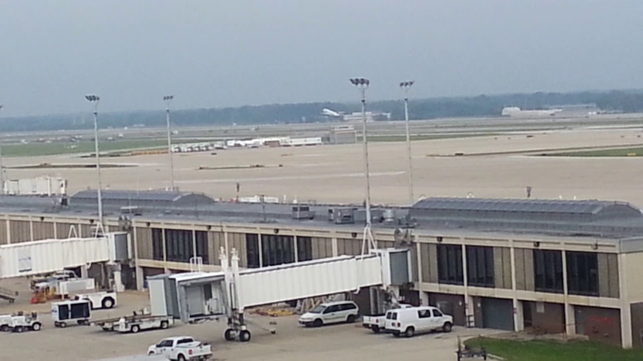 Cleveland Hopkins International Airport Unofficial Observation Area ...