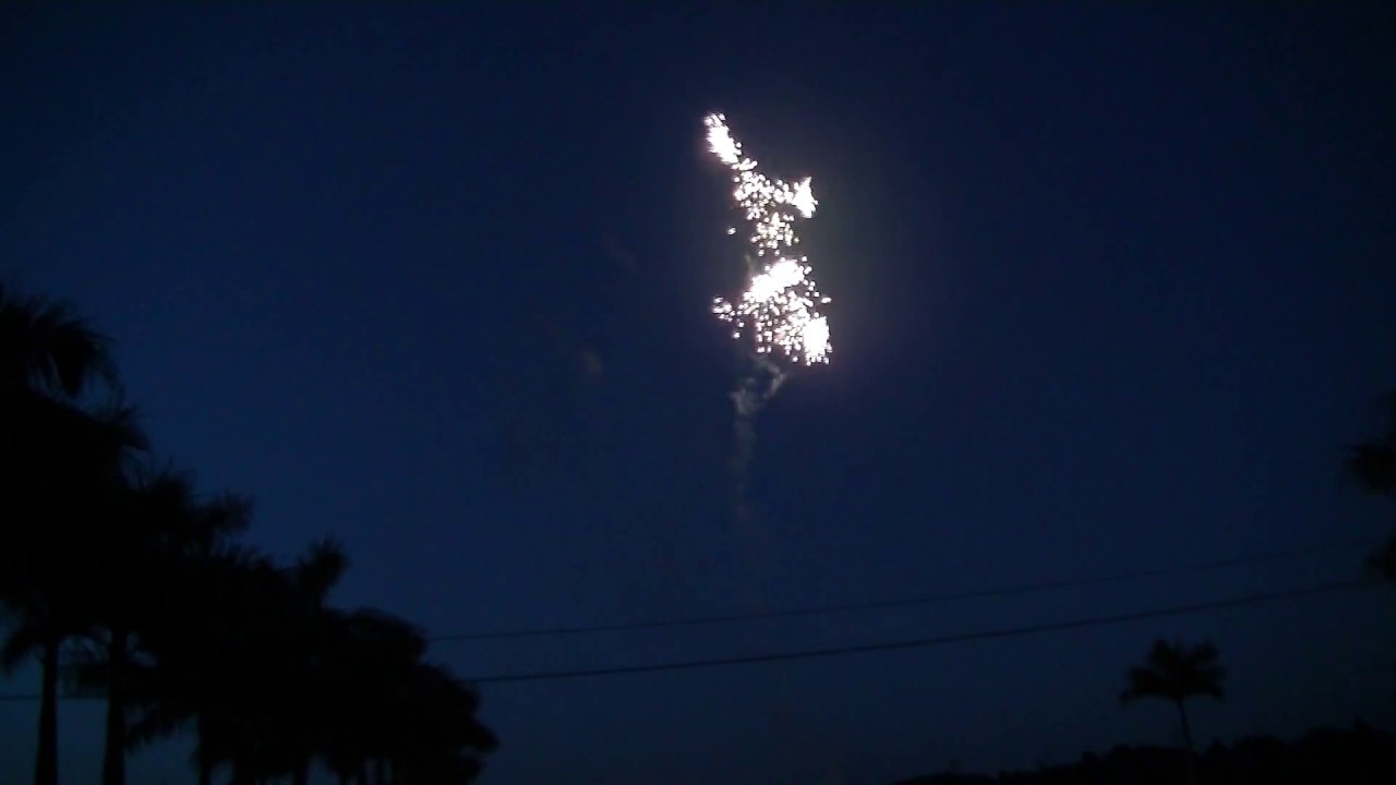 WHISTLE MIX POP 27 SHOT FIREWORK CAKE #EpicFireworks - YouTube