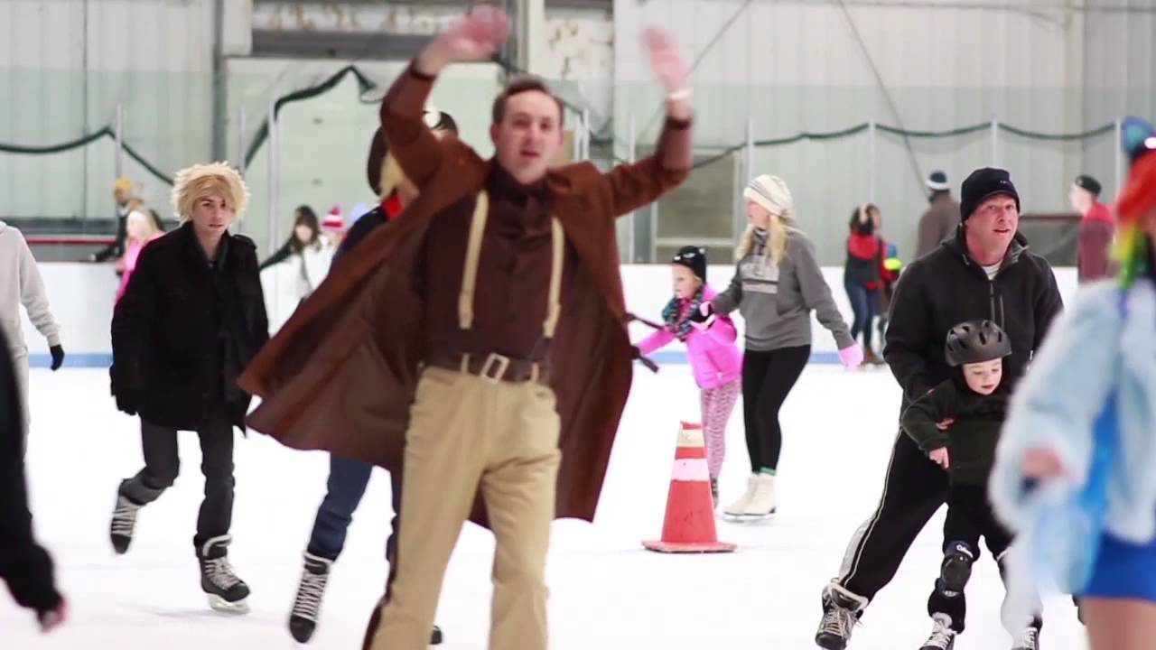 7th Annual Cosplay Ice Skate - YouTube
