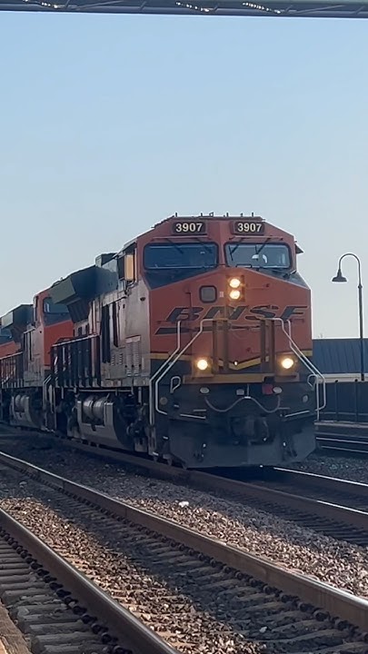 BNSF intermodal thru Joliet BNSF elephant style leading! - YouTube