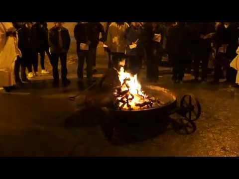 Sigean, Veillée Pascale 2018 - Bénédiction du Feu Pascal - YouTube