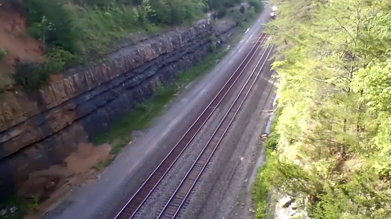 NS 8044 leads NS 172 thru Tateville - YouTube