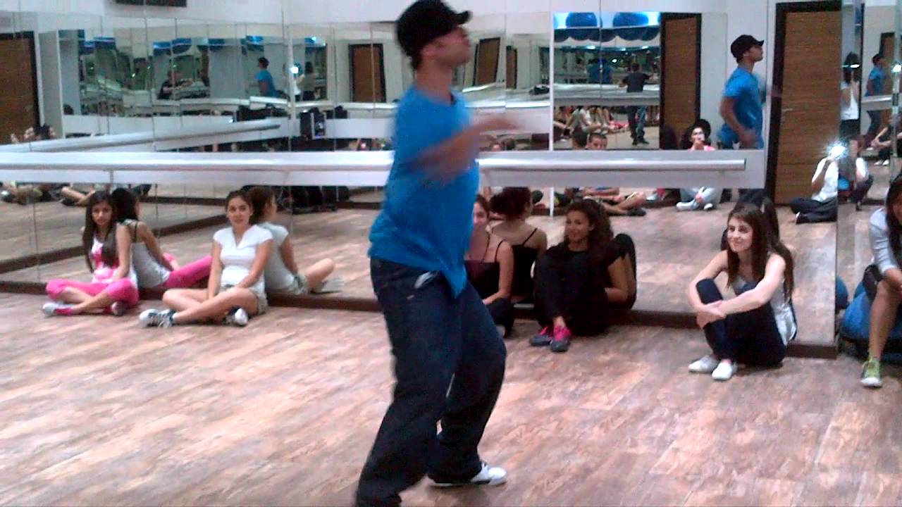 Fly On Stage street dance battle demo @ Escape - YouTube