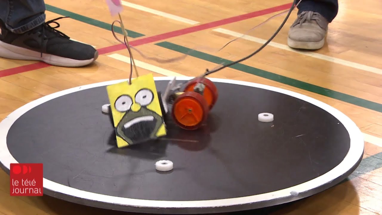 Des combats de robots à une école technique de Winnipeg - YouTube
