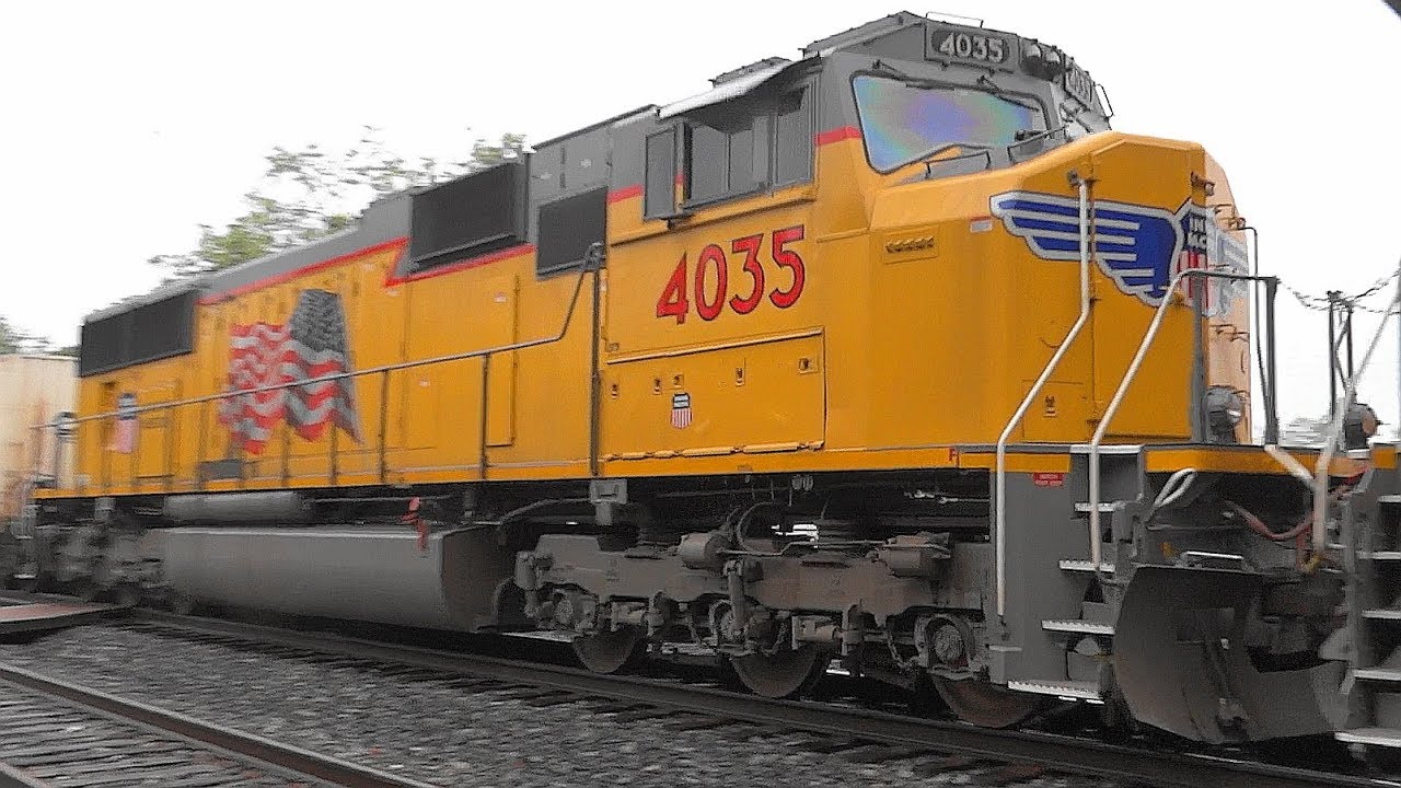 Friendly Engineer On CSX Train With Union Pacific Engines - YouTube