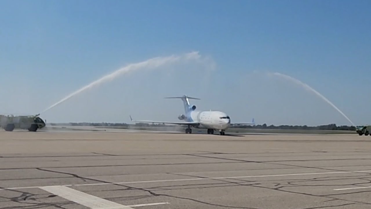 Zero G B727 Landing and Water Salute! - YouTube