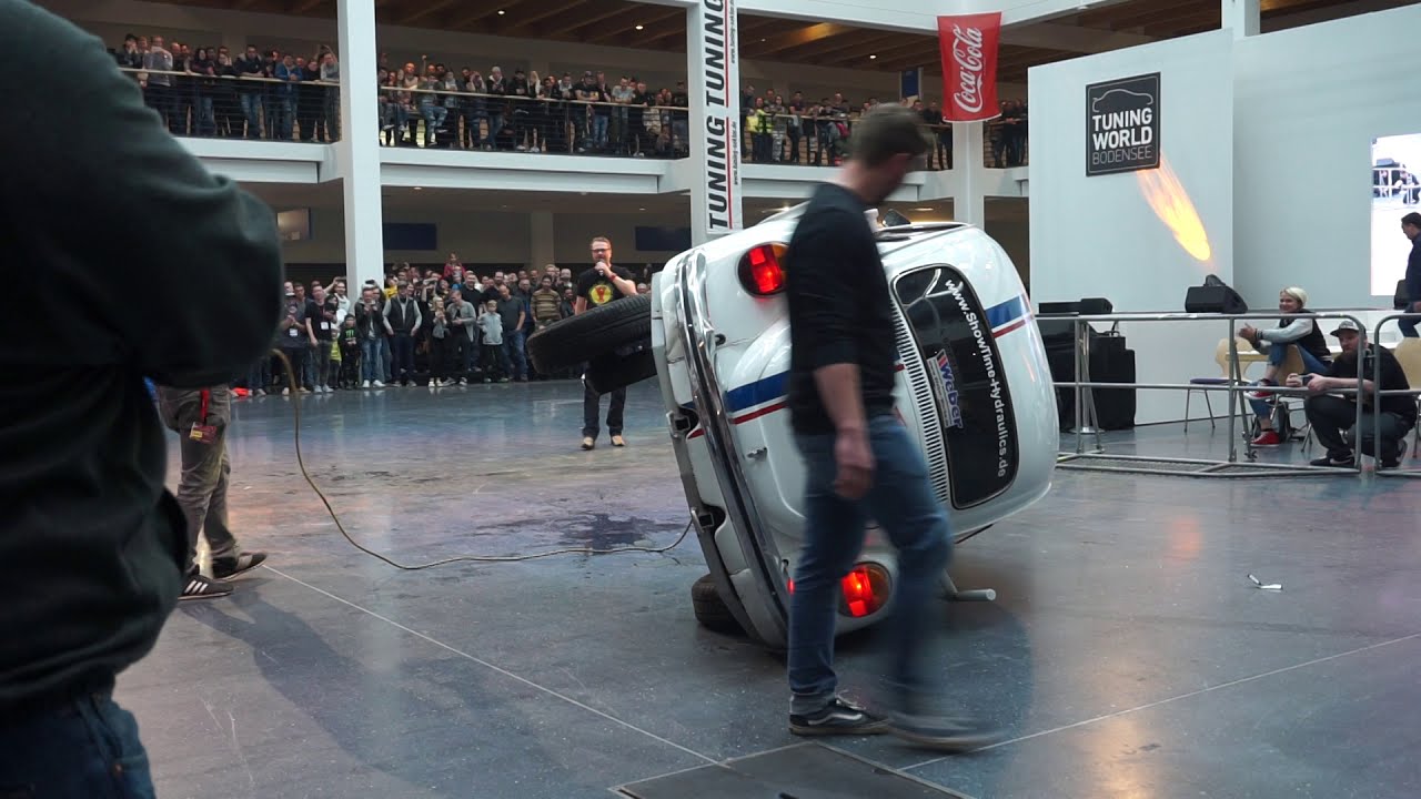 Lowrider Bug dancing at Tuning World by Showtime Hydraulics - YouTube