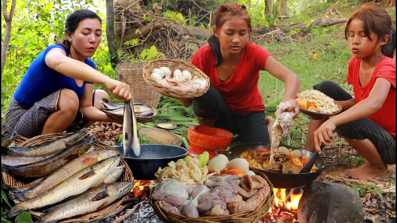 Catch and cook fish for survival in forest- Pig intestine curry spicy ...